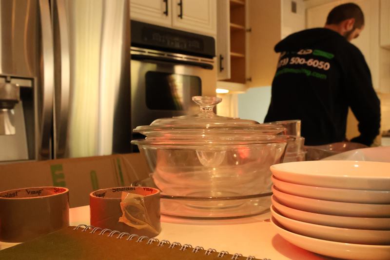 How to Pack a Kitchen When Moving