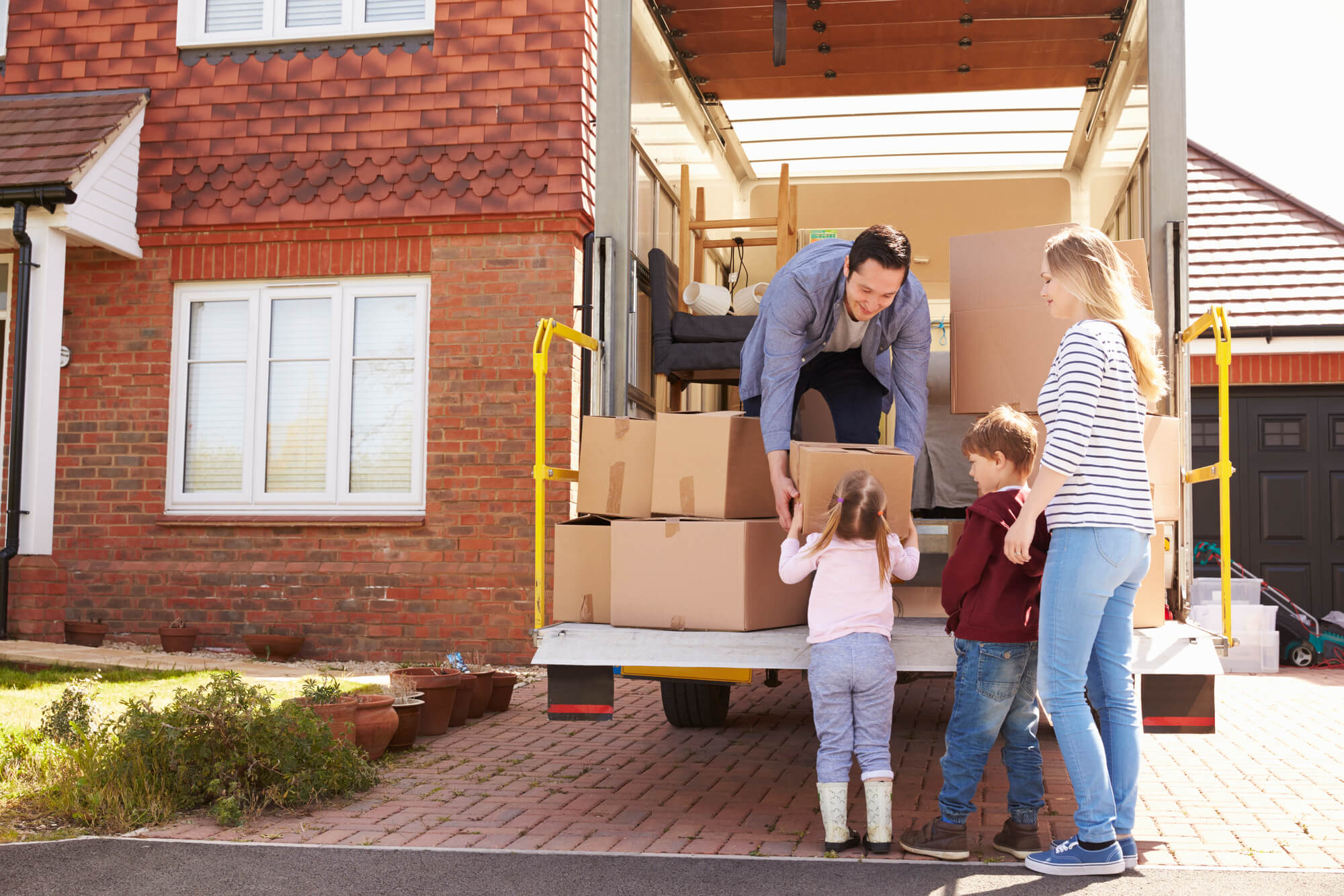 Should You Relocate for Work? 11 Important Factors To Consider When Moving