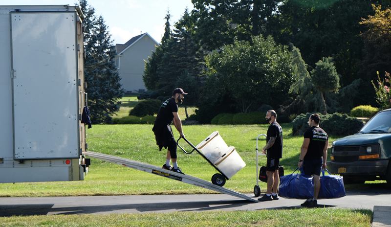 5 Essential Tips for Moving in the Summer Heat